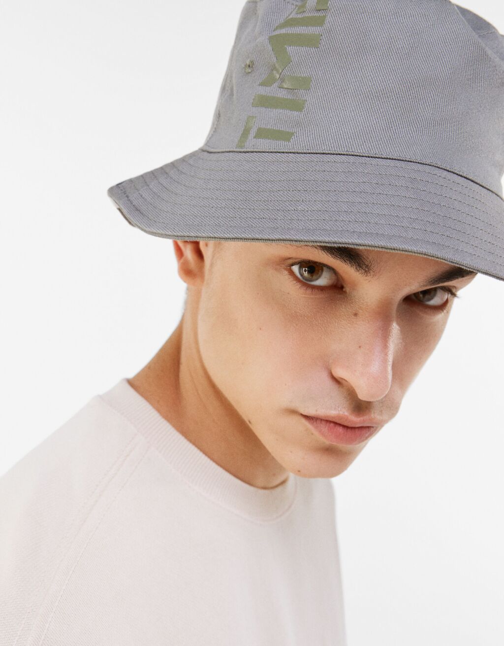 Панама с трехмерной вышивкой - Мужчина | Bershka