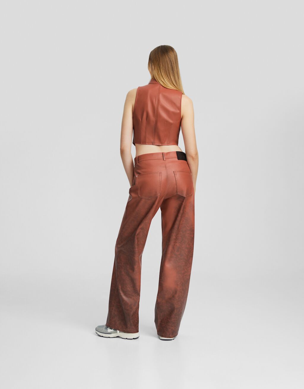 Straight-leg leather effect heat-sensitive trousers - BSK Teen | Bershka