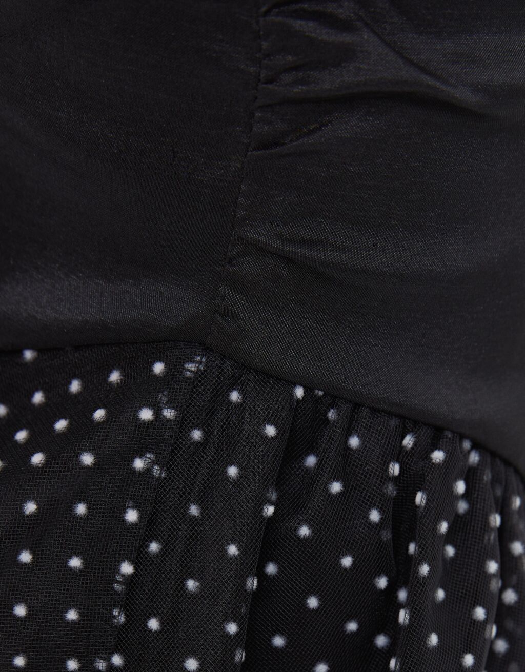 Mini-robe bandeau taffetas maille pointillée - Femme | Bershka