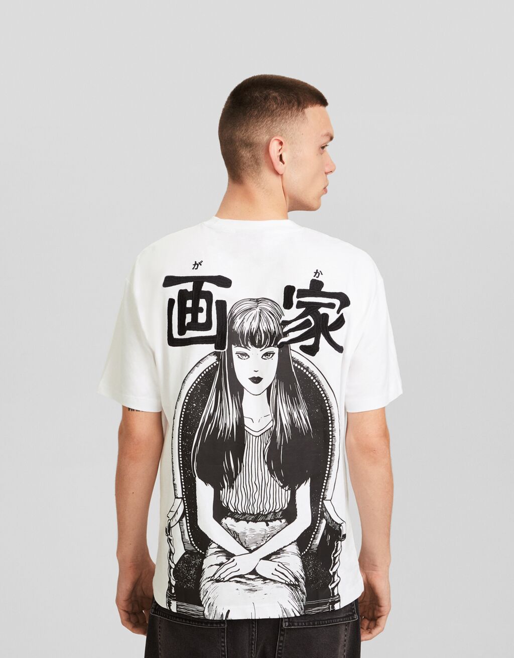 تيشرت بقصة مربعة وأكمام قصيرة وطبعة Junji Ito Collection - الرجل | Bershka