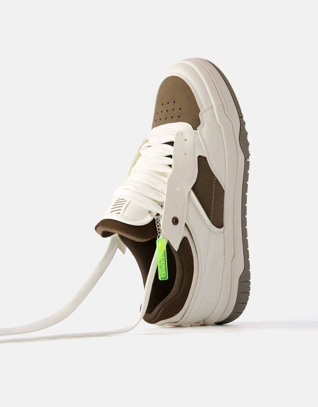 Men’s deconstructed trainers with keyring detail - Men | Bershka