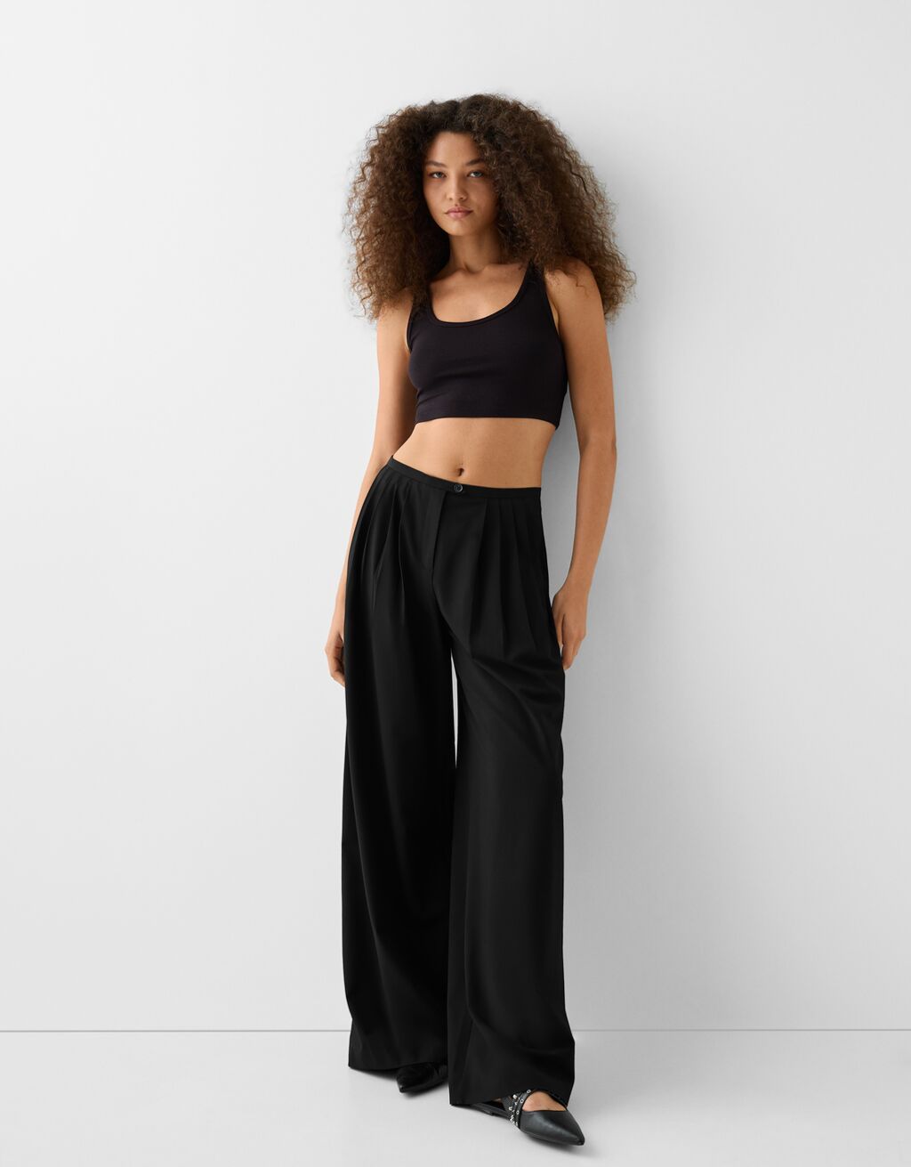 بنطال رسمي بليسيه واسع الساقين نساء Bershka