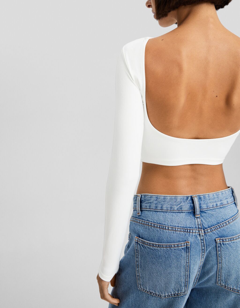 Long sleeve T-shirt with open back - Women | Bershka