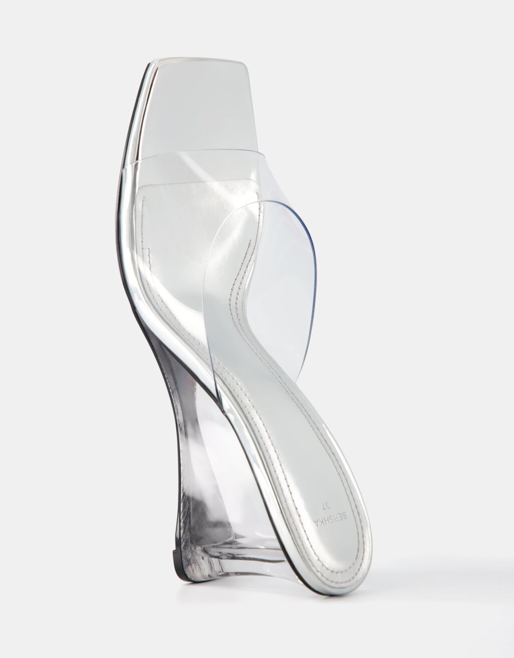 Vinyl heeled mules - Women | Bershka