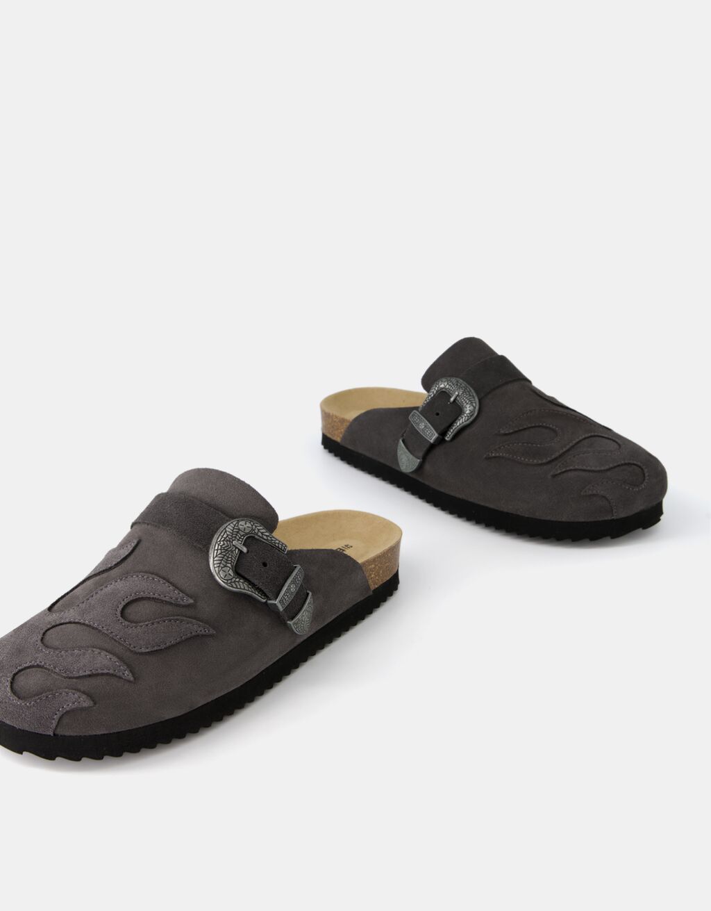 Men’s LEATHER clogs with buckle and flame detail - Men | Bershka