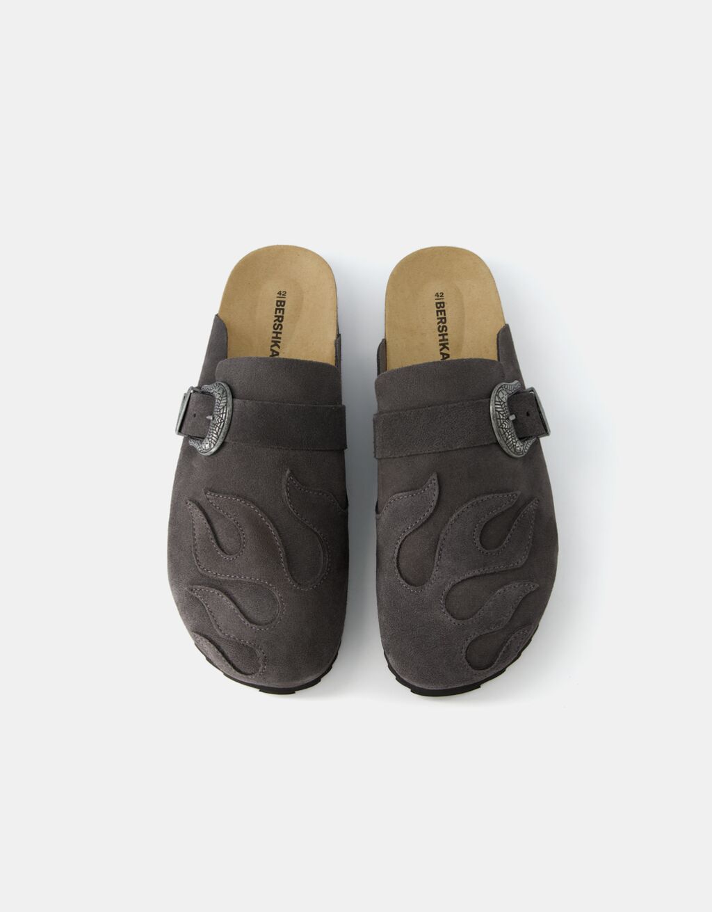 Men’s LEATHER clogs with buckle and flame detail - Men | Bershka