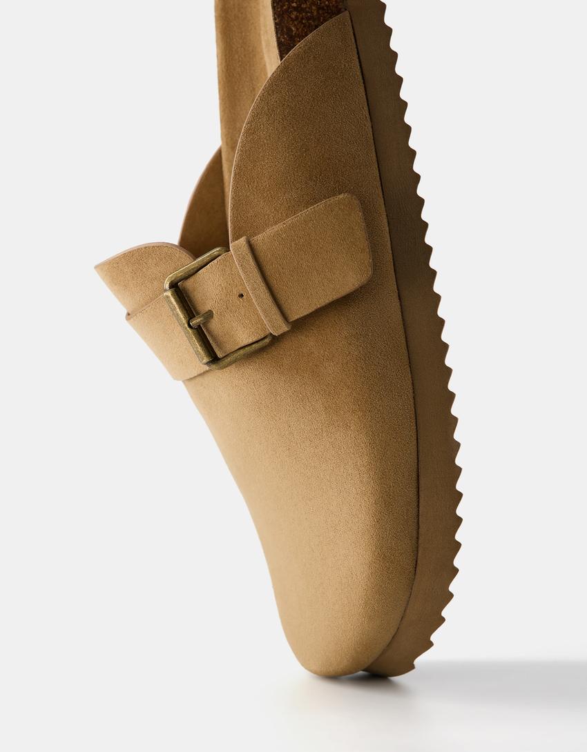 Men's clogs with buckle detail - Men | Bershka