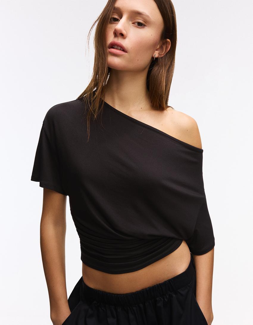 Short sleeve asymmetric print T-shirt - Women | Bershka