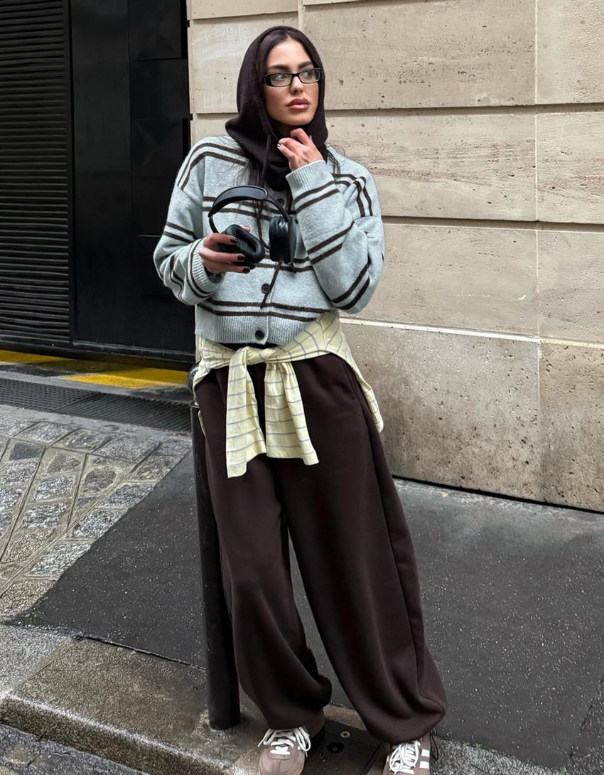 Marra eta botoiak dituen kardigana - Emakumea | Bershka