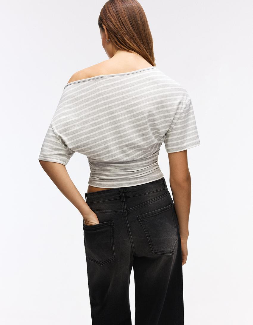 Asymmetric print short sleeve T-shirt - Women | Bershka