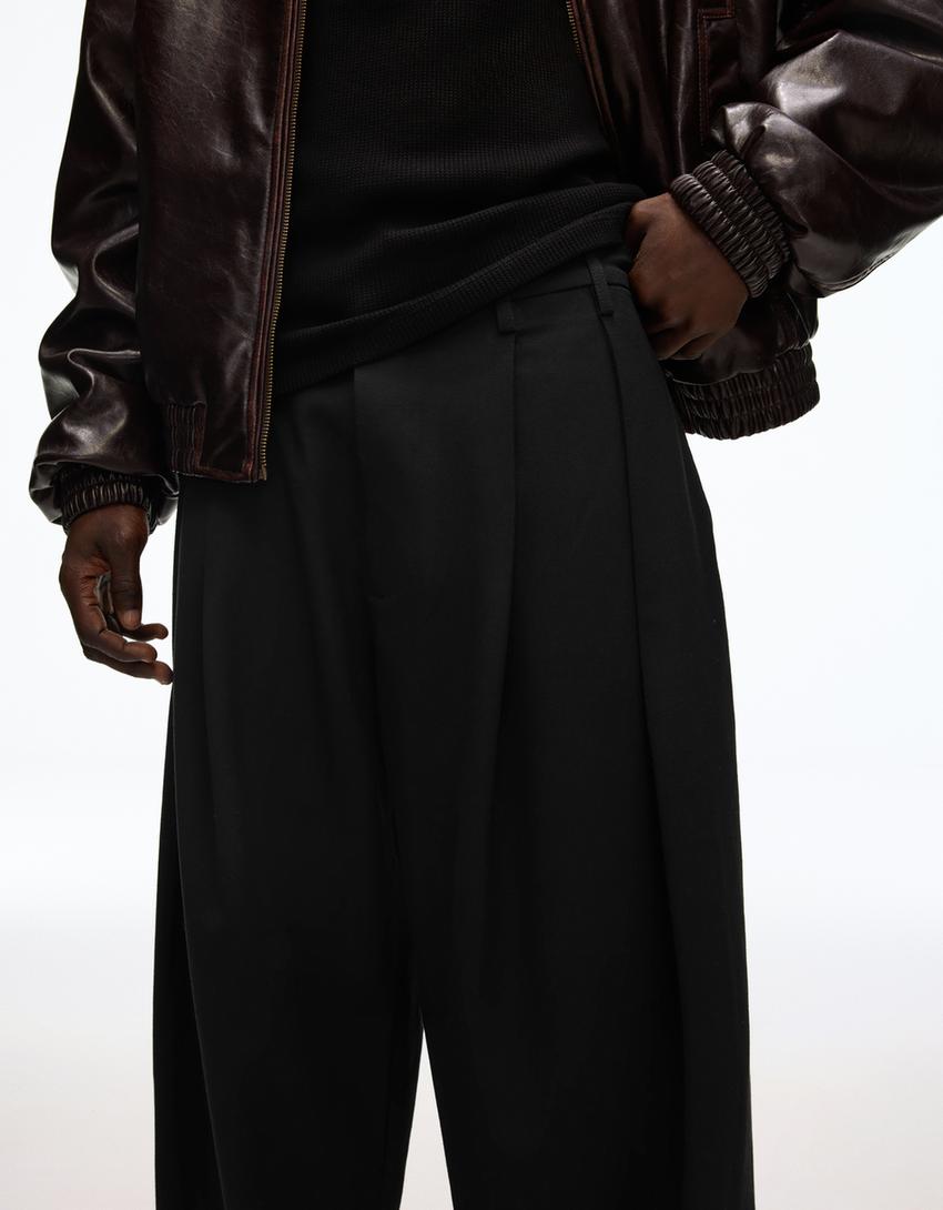 Tailored fit balloon trousers with darts - Men | Bershka