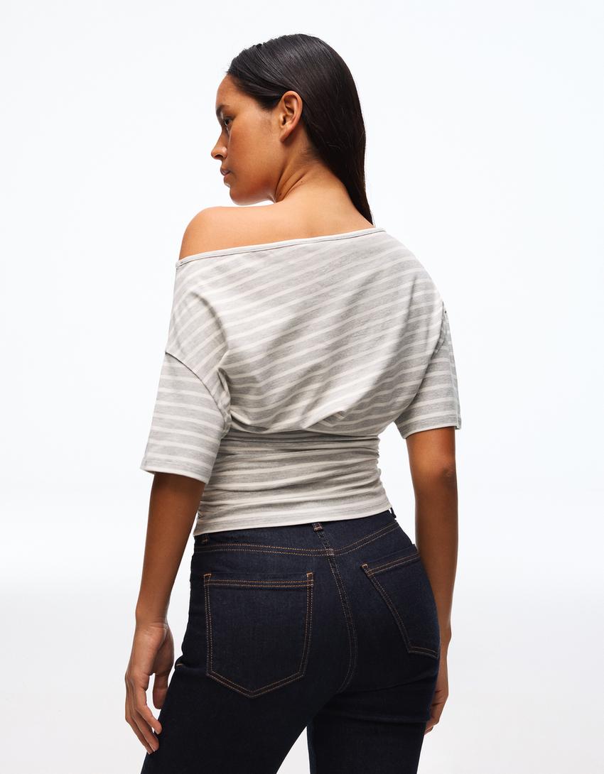 Asymmetric print short sleeve T-shirt - Women | Bershka