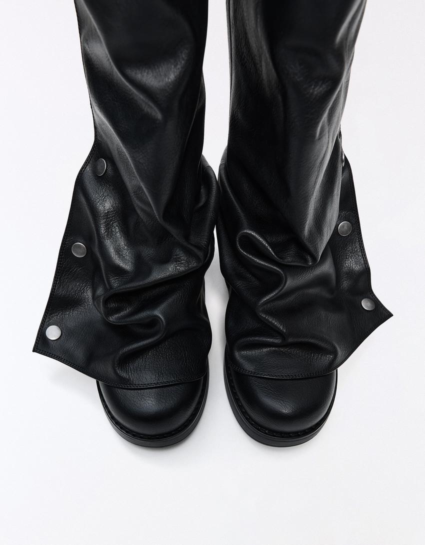 Sepatu bot datar gesper celana - Wanita | Bershka