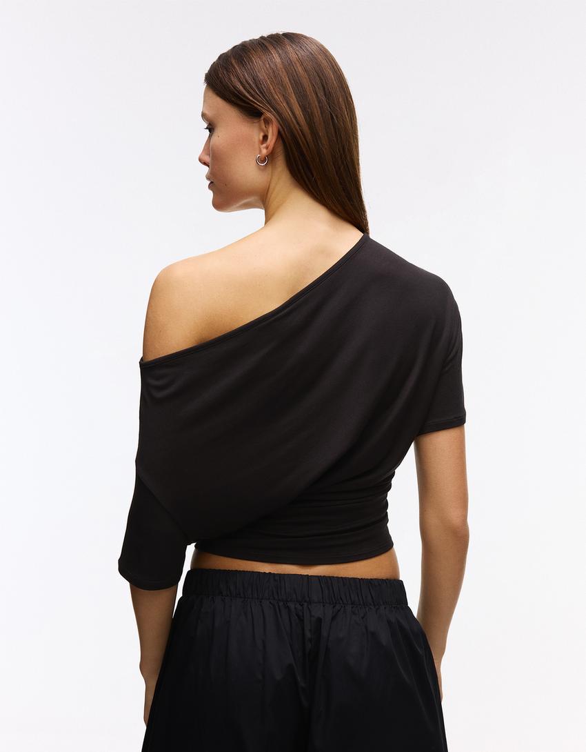 Short sleeve asymmetric print T-shirt - Women | Bershka