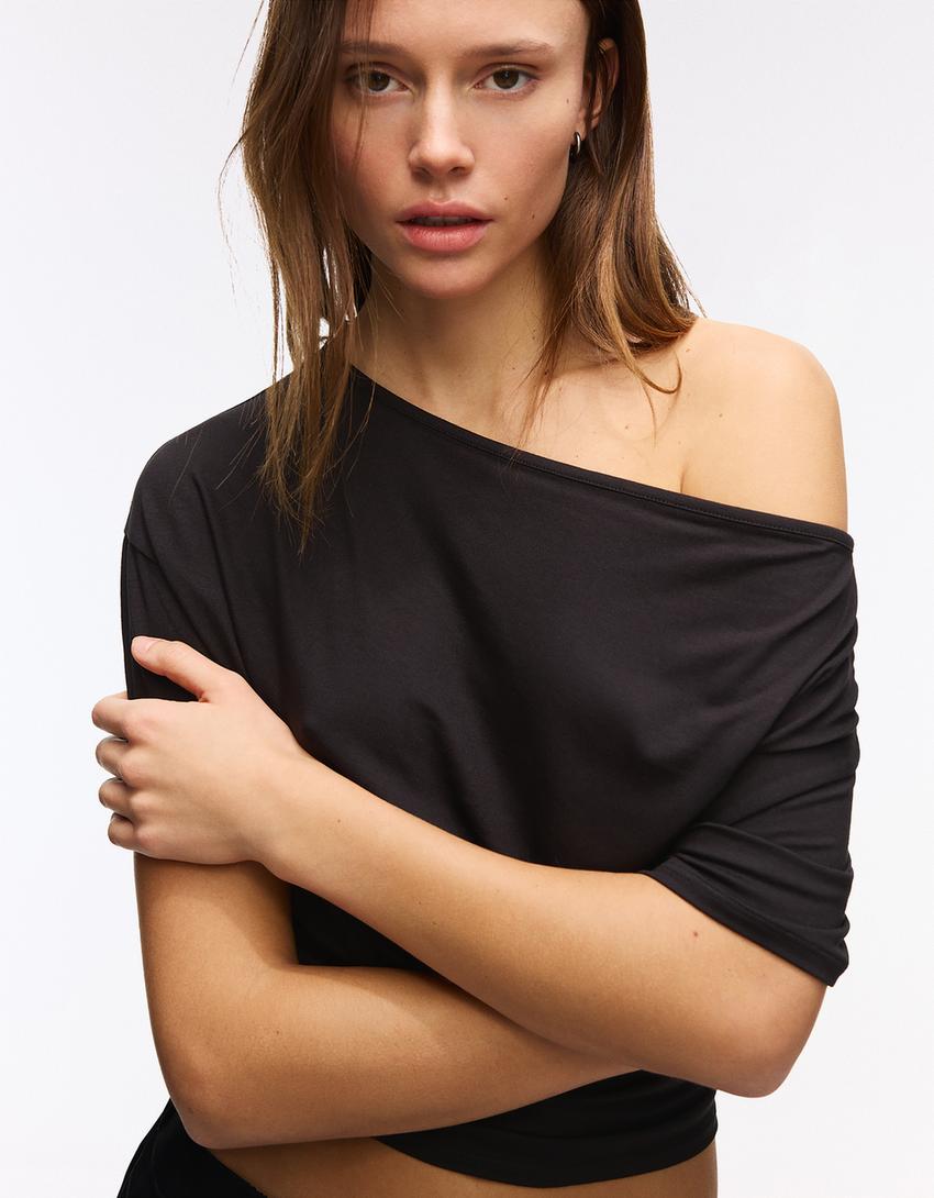 Asymmetric print short sleeve T-shirt - Women | Bershka