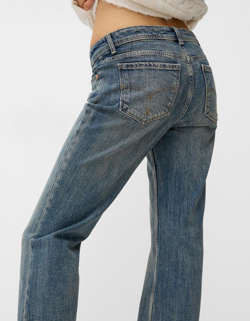 Jeans model bootcut low-rise - Wanita | Bershka