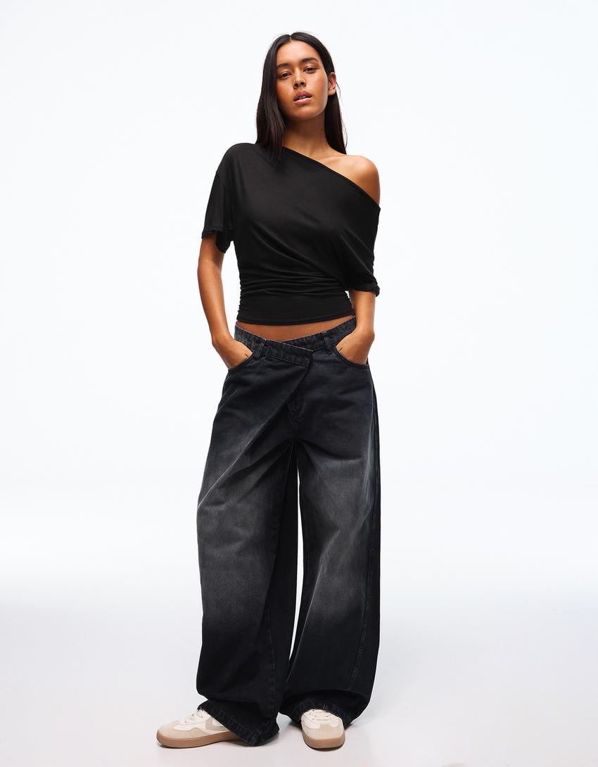 Asymmetric print short sleeve T-shirt - Women | Bershka