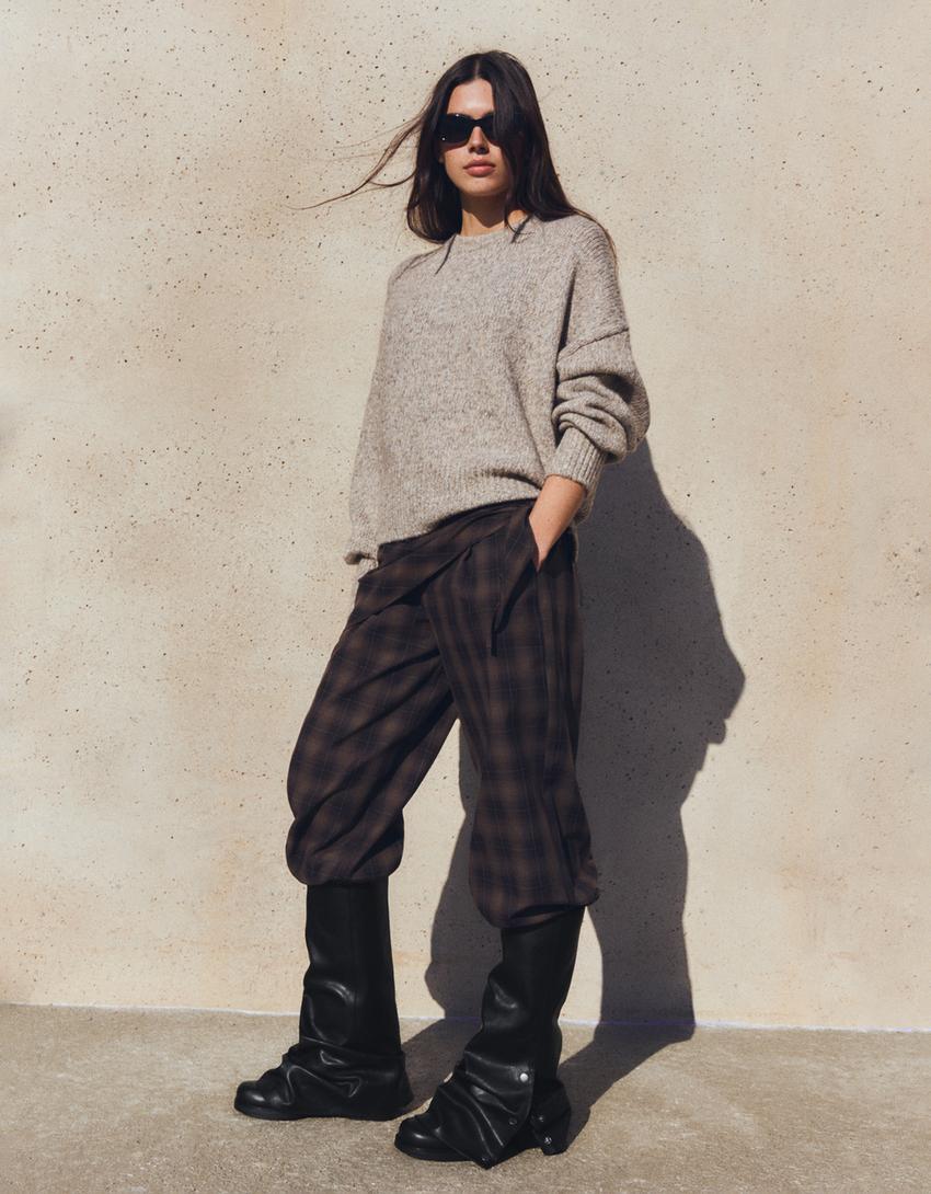 Sepatu bot datar gesper celana - Wanita | Bershka