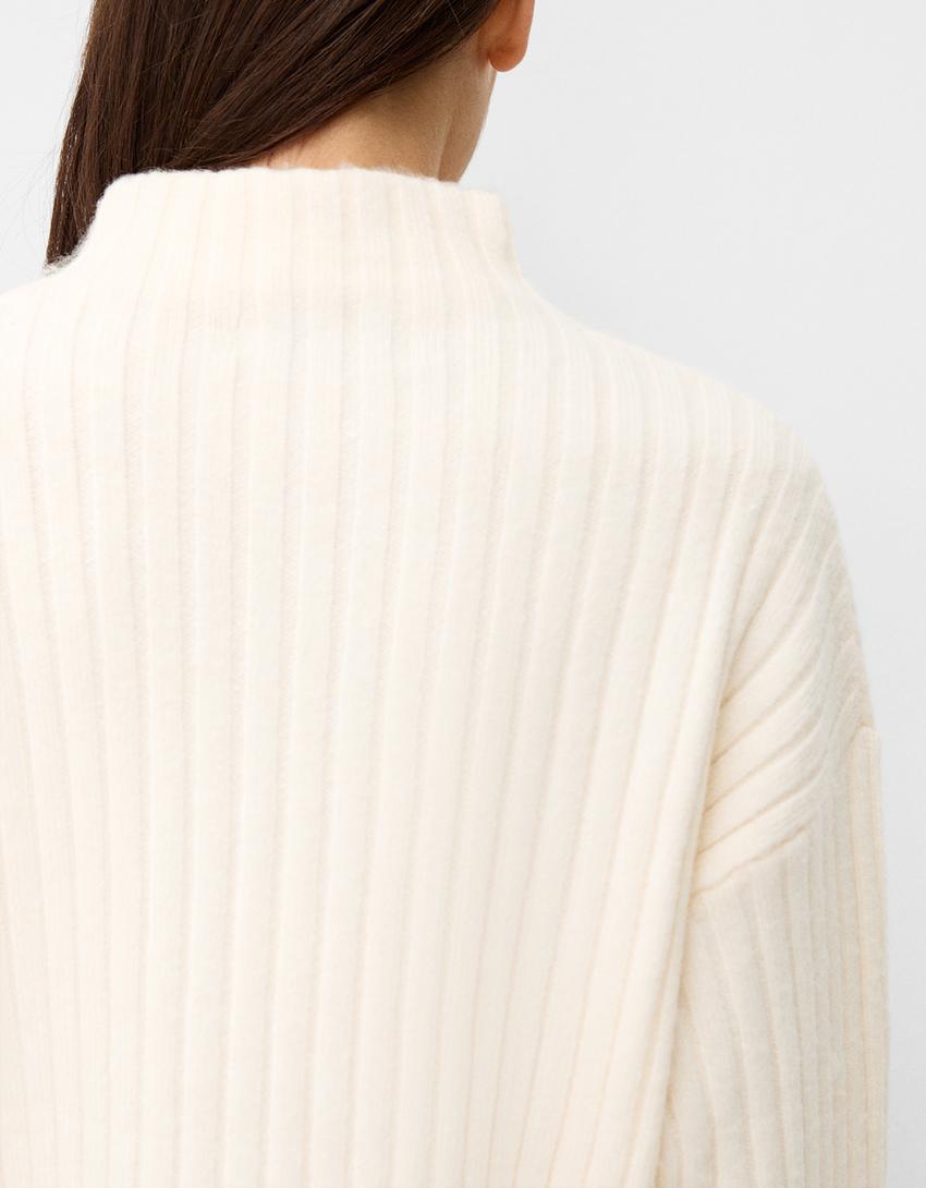Oversize ribbed high neck cropped sweater - Women | Bershka