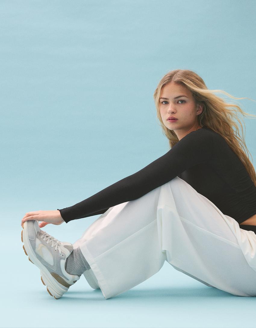 Contrast trainers with mesh detail - Women | Bershka