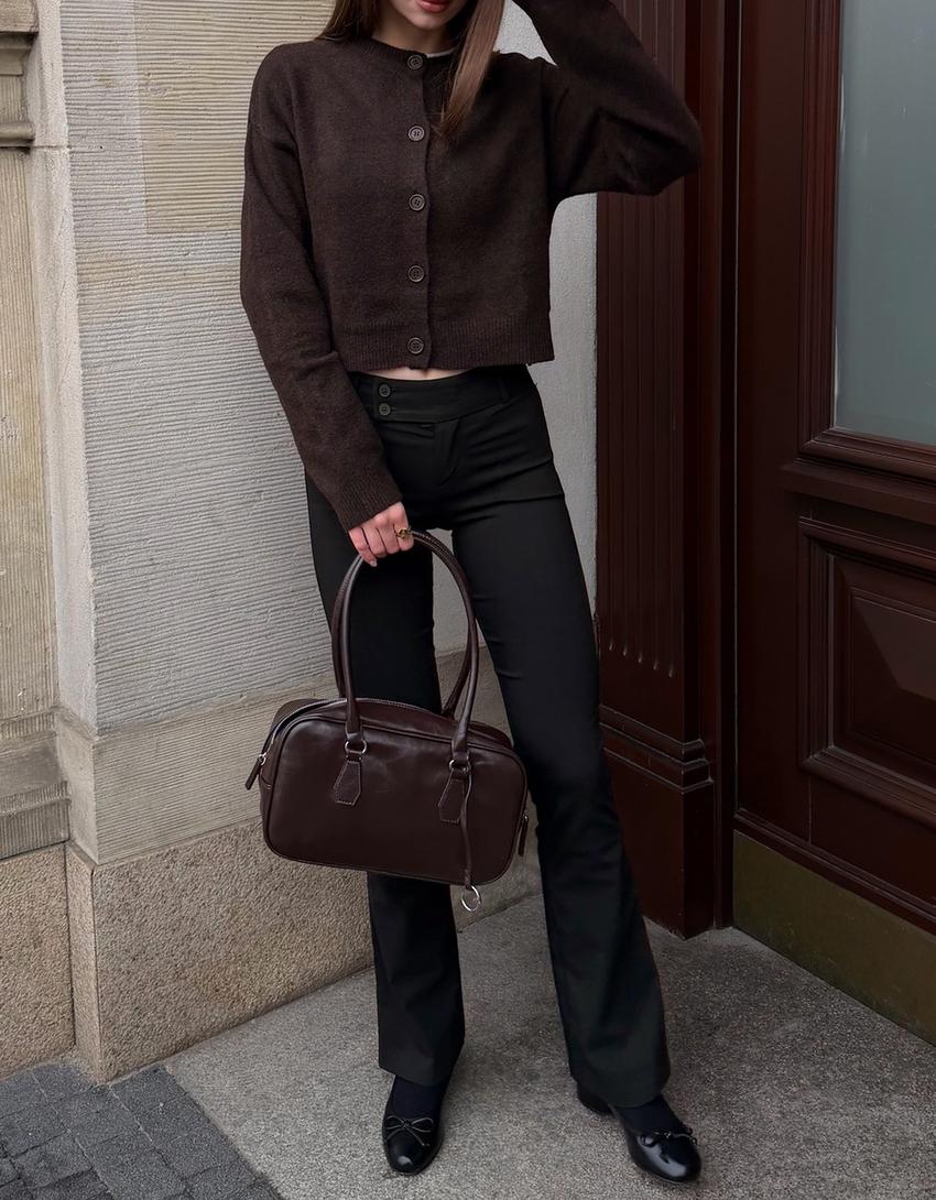 Soft touch kofta med knappar - Damer | Bershka