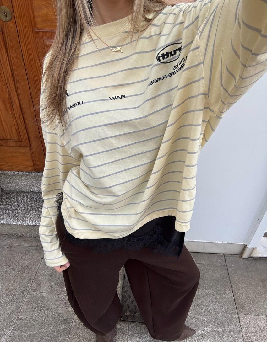 Camiseta manga larga oversize print - Mujer | Bershka