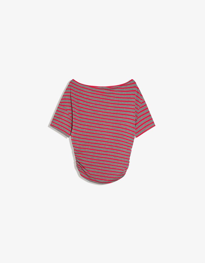 Short sleeve asymmetric print T-shirt - Women | Bershka