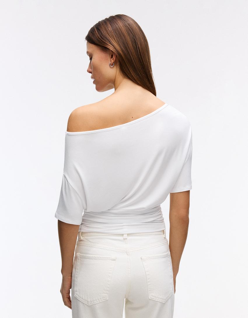 Short sleeve asymmetric print T-shirt - Women | Bershka